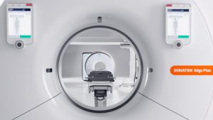 El sistema de tomografía computarizada SOMATOM Edge Plus de 128 cortes ...